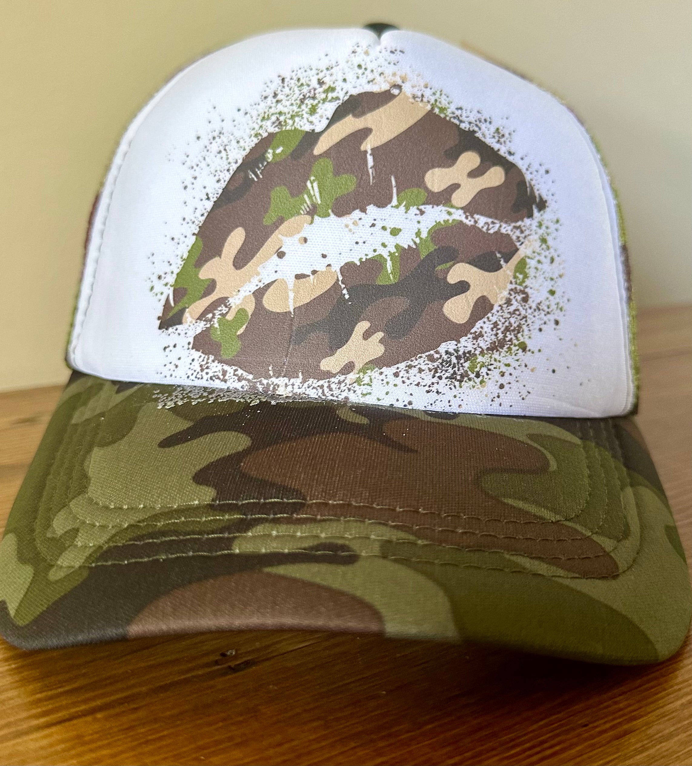 Camo Lips hat – Nanadstees
